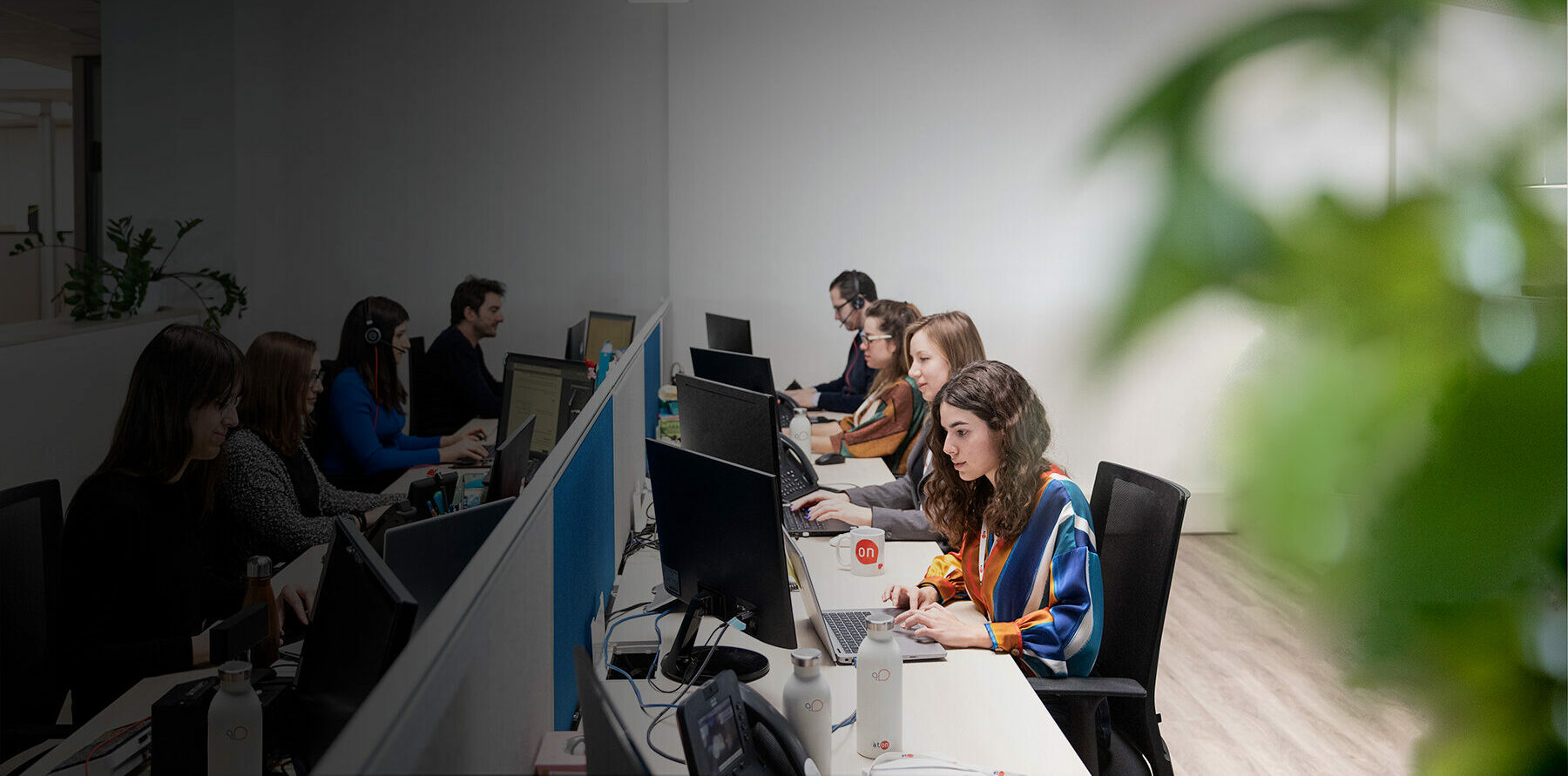 Service Desk and multilingual SPOC for shops and mobile users - Aton